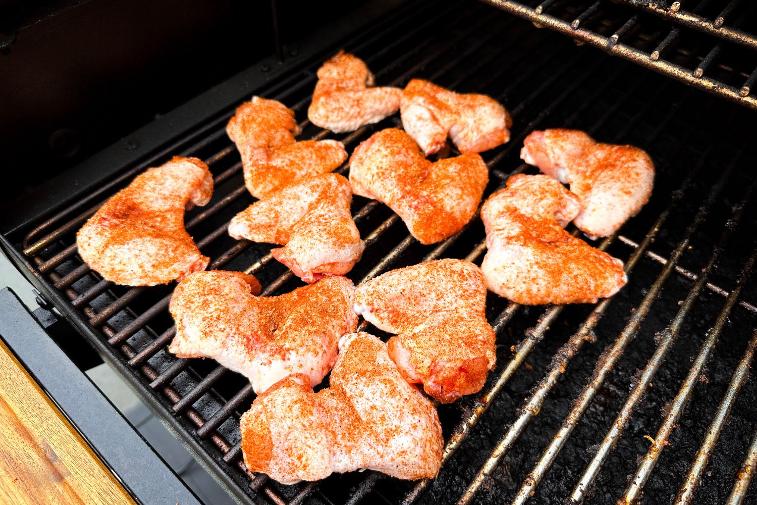 Chicken Wings mit Alabama White Sauce – Perfekt vom Grill